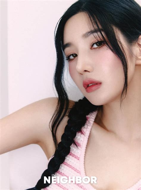 권은비 워터밤 앞둔 핑크 인어공주 화보