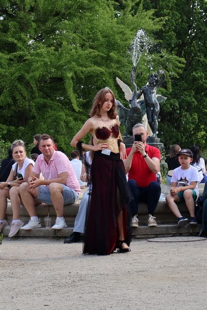 Projekt Modeum Moda Muzeum Xxxiii Lo Dwujęzyczne Im Mikołaja Kopernika W Warszawie