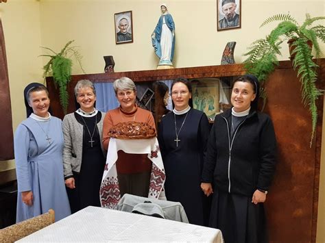 КРАСА КРАЇНИ ТА БІЛЬ ВІЙНИ Cестри Служниці Святого Духа Ssps