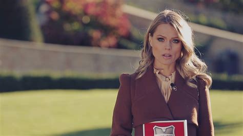 Ольга Фреймут показала стройные ножки в соблазнительном наряде — Без Табу