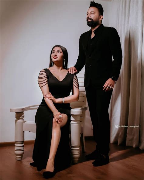 Kudumbavilakku Fame Sharanya Anands Gorgeous Entry In Asianet Television Awards 2022 Sharanya