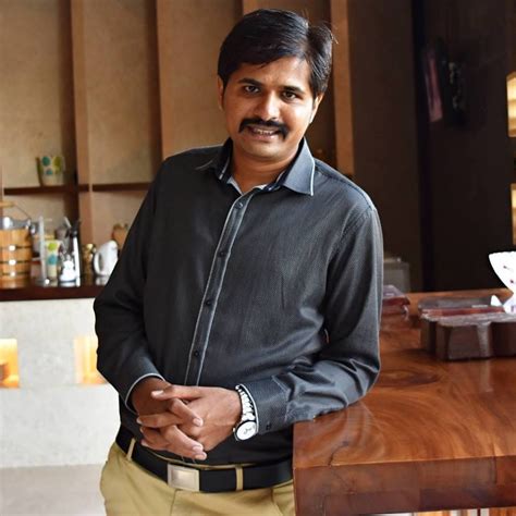 People Following Ravindra Kadam