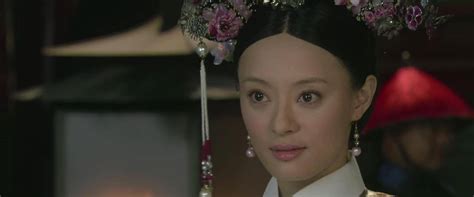 夏冬春的背景比甄嬛还强大为何华妃能赐她一丈红却动不了甄嬛 皇帝 时候 宜修