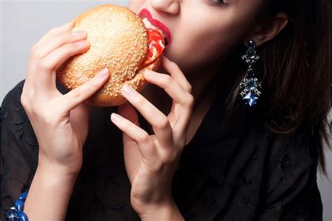 Premium Photo Closeup Portrait Of A Beautiful Brunette Girl Eating A