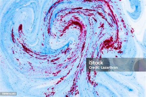 핑크 블루 컬러의 유체 아트 추상 여러 가지 빛깔의 배경 블루 핑크 텍스처 액체에 착색 된 페인트 얼룩 대리석 예술 환상적인 무지개 빛깔의 색상 0명에 대한 스톡 사진 및