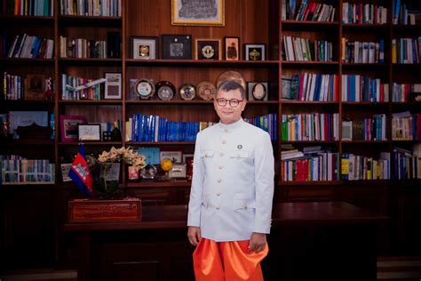 បណ្ឌិតសភាចារ្យ ហង់ជួន ណារ៉ុន