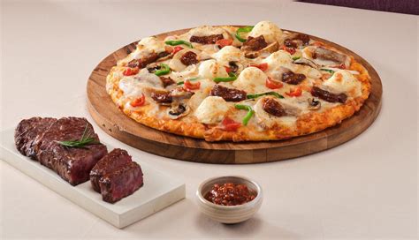 채끝 스테이크에 K 쌈장 바비큐 소스 이런 피자 처음