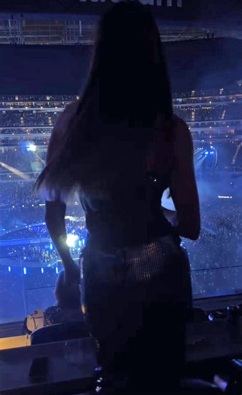 Agt Judge Sofia Vergara Wiggles Her Butt In The Camera As She Shimmies