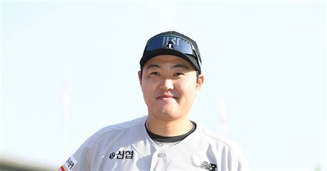 포토 Kt 위즈 오재일 미소와 함께