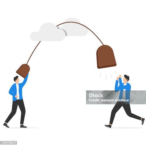 효과적인 의사 소통 명확하고 간결한 메시지 팀 개념과 의사 소통하는 리더십 기술 자신감 있는 사업가 관리자가 명확한 토론 회의에서 확성기를 통해 팀과 대화합니다 토론에 대한