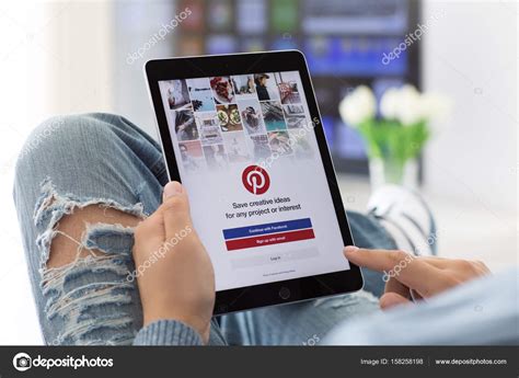 Man Holding IPad Pro Space Gray Social Internet Service Pinteres Stock Editorial Photo