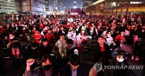 광화문광장으로 나온 붉은악마