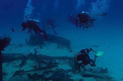 නාවික හමුදාව විශේෂිත කිමිදුම් මෙහෙයුමකින් කොළඹ මුහුදු පත්ලේ සැඟවුන අපූරු නාවික ඉතිහාසයක් මතුකර