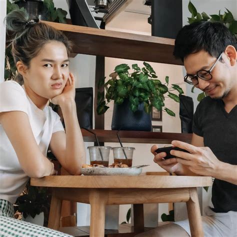 Signs You Re Only A Placeholder In Someone S Life According To An Expert YourTango