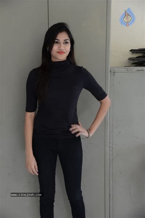 Kumuda Stills Photo 45 Of 84