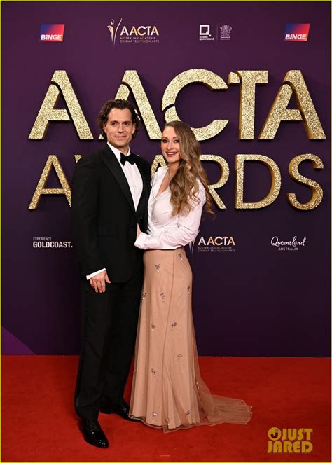 Henry Cavills Girlfriend Natalie Viscuso Flashes Diamond Ring At Aacta