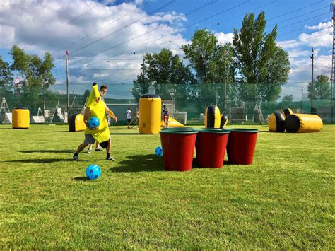 bier pong xxl prag das kultspiel im xxxl format pissup reisen
