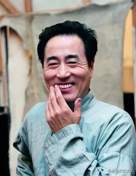 老戲骨楊立新：一輩子只有一個妻子、一個兒子，演了一輩子戲 每日頭條