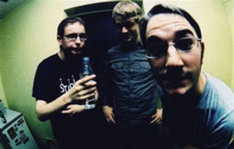 Les Dartz Dévoilent La Vidéo Qui Illustre Fantastic Apparatus Ca Se Regarde Là