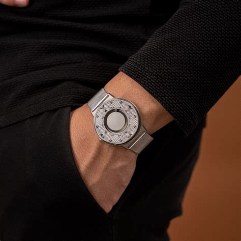 Eone Offers Early Bird Discount On Its Latest Customisable Watch