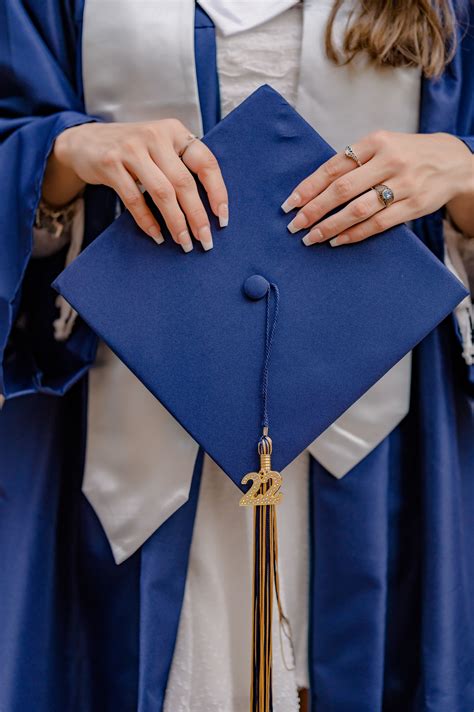 Cap And Gown Detail Image College Graduation Pictures Poses