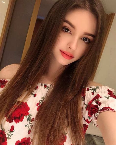 10 Pesona Karimova Elina Selebgram Yang Punya Wajah Barbie Di Dunia Nyata