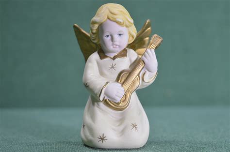 Купить Фигурка статуэтка Печальный Ангелок с гитарой Фарфор Европа в интернет аукционе