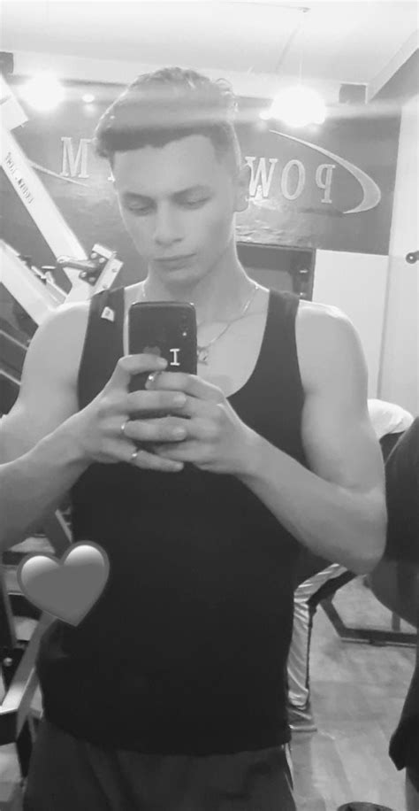 Pin By Doudou 💙🍯🤤 On Sonii Gymshark Photo Lina