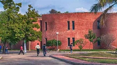 Iit Kanpur To Offer Two New Courses In Statistics And Data Science From 2021 22 Session