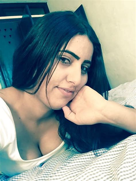 Cleavage And Tits Of Arab Moroccan Beurettes
