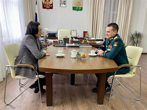 Мэр Челябинска Наталья Котова встретилась с бойцом СВО фото