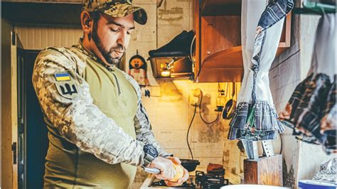 Як українські захисники святкують Медовий Спас на фронті фото Новини Live