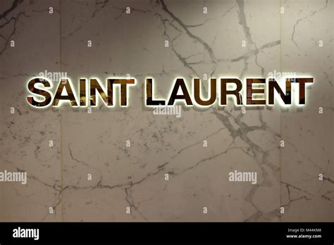 Saint laurent zeichen -Fotos und -Bildmaterial in hoher Auflösung – Alamy