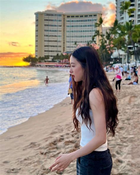 최근 하와이 간 배우 이세영  연예이슈 수다방 네모판