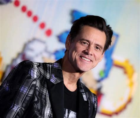 الممثل جيم كارى يعرض مجموعته الفنية والتصميمية الحديثة للبيع بالمزاد