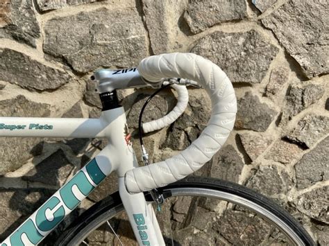 비앙키 슈퍼피스타 트랙 프레임셋 노바텍 알로이 실버 휠셋 스기노 젠 스램 옴니움 크랭크셋 Zipp 서비스코스 Slv 컴포넌트