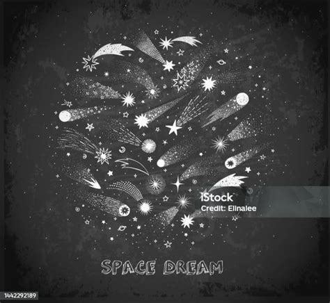 칠판 배경에 원형으로 우주와 별똥별을 낙서합니다 벡터 스케치 그림입니다 스타 트레일에 대한 스톡 벡터 아트 및 기타 이미지 스타 트레일 유성 혜성 Istock