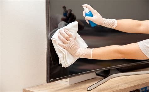 How To Clean A Tv Screen Lcd Oled Plasma More White Glove Cleaner