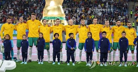 국가 부르는 호주 선수들 연합뉴스