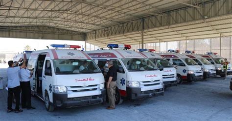 بالصور وصول 10 سيارات إسعاف و30 ألف جرعة لقاح كورونا إلى غزة وكالة