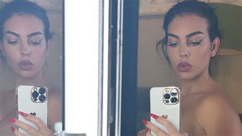 Georgina Rodriguez Poses In Just A Bra As Cristiano Ronaldos Wag
