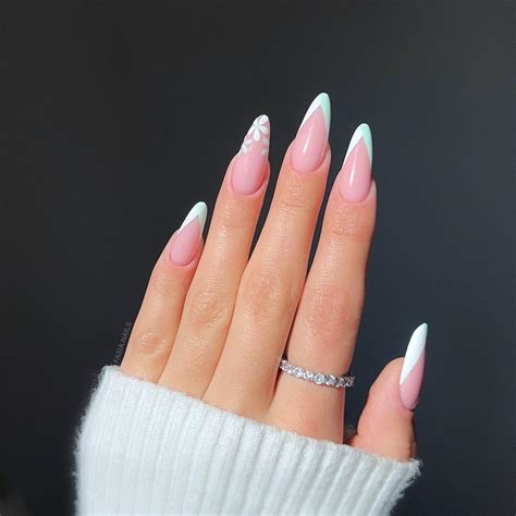 22 Chic Neutral Almond Nail Ideas 2024 Drexplains