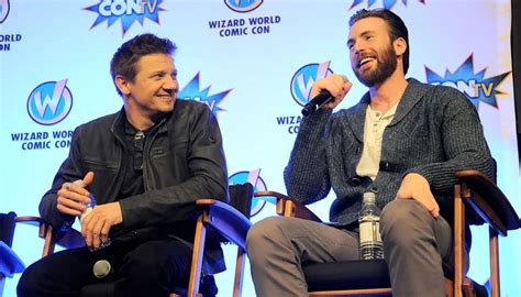 Jeremy Renner Se Fait Taquiner Par Chris Evans Ce Message Plein D