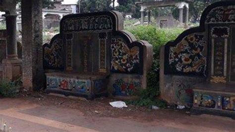 Aksi Mesum Sepasang Kekasih Kepergok Dan Terekam Di Makam Tionghoa Tragedi Masa Lalu Terungkap