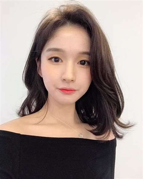 애매한 중간머리 찰떡같이 어울리게🍂 어중간한머리 기르기 힘들어요~ 자연스럽게 디자인해서 내년에는 긴머리 도전~~👀 문의 💌 디엠 댓글 카카오톡 중간길이