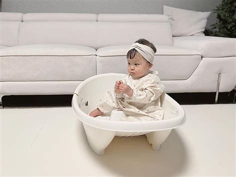 박 유미 협찬 그림을 좋아하는 하리를 위해 준비한 맘마베베 아기포스터🤍 그림체가 너무 이쁘고 색감도 쨍하지 않아 인테리어를 헤치지 않아요 맘마베베 아기포스터는 국내