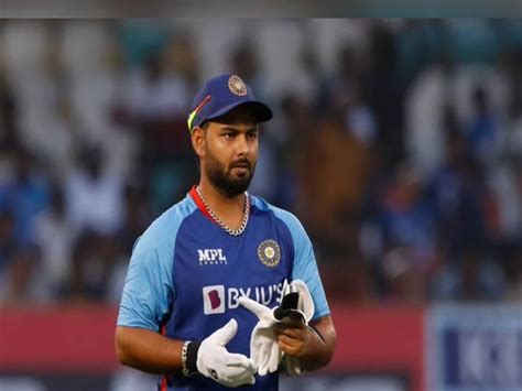 Rishabh Pant Health Update रिषभ पंतवर मुंबईत 3 तास चालली शस्त्रक्रिया