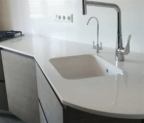 Кварцит стільниця поєднання краси та міцності