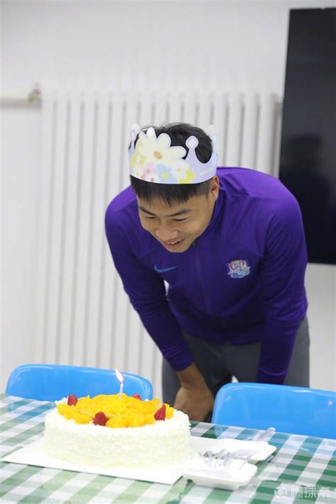 杨帆：感谢球迷送来的生日祝福，期待早日在我们的主场相见