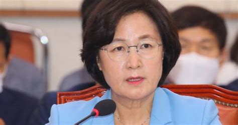 추미애 조국 일가 무리한 수사 부인할 수 없어